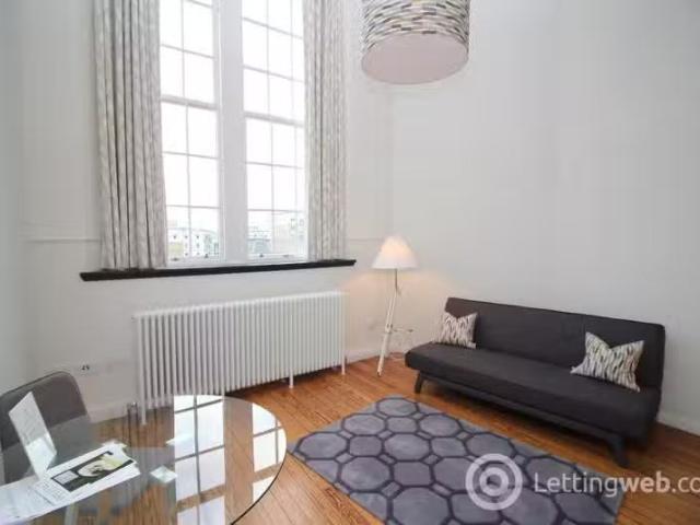 Unique 1 BR Property to rent in Flat 61, Mc Donald Road, Broug.