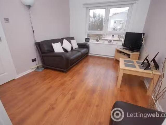 Cozy 1 BR Property to rent in Howden Hall Court, Edinburgh, EH.