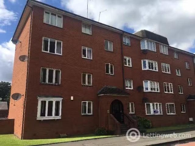 Cozy 1 BR Property to rent in Incholm Street, Whiteinch, Glasg.