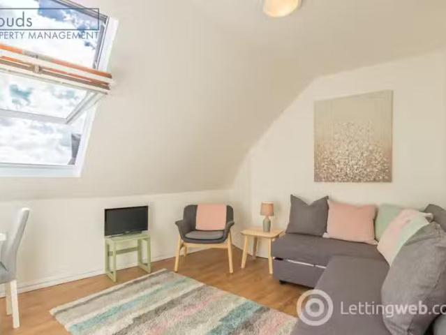 Cozy 1 BR Property to rent in John's Place, Leith
