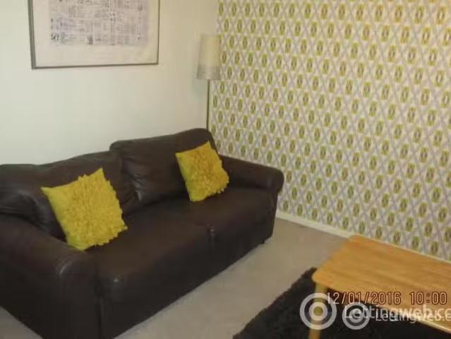 Cozy 1 BR Property to rent in King Street, Top Floor Left, Abe.