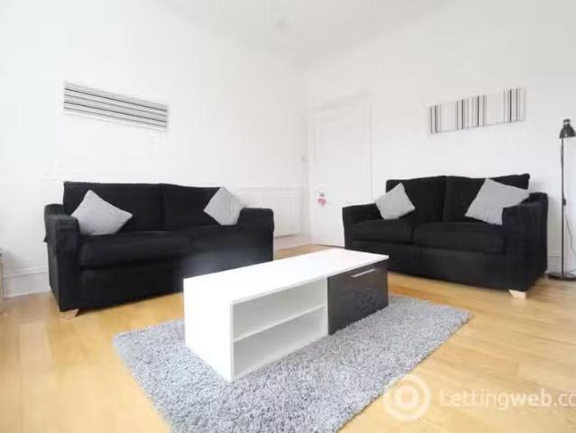 Unique 1 BR Property to rent in Pitstruan Place, Aberdeen, Top.