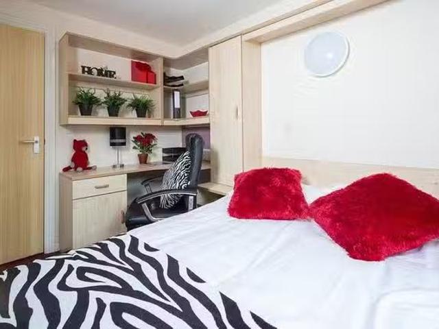Nice 1 BR Q3 Apartments, Manchester Ultimate Ensuite