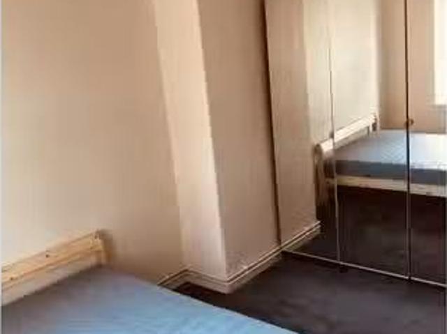 Cheap 1 BR Room in shared apartment in London