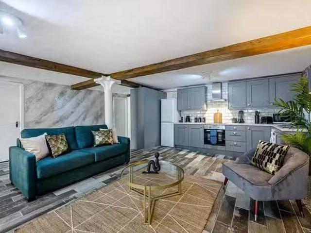 Nice 1 BR Rainford Gardens