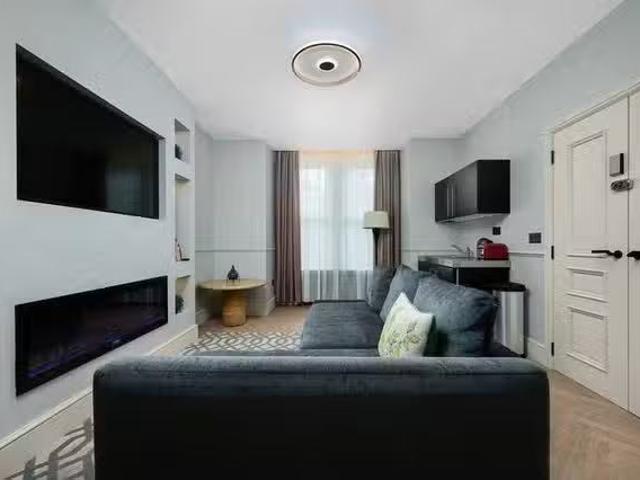 Cheap 1 BR Regents Bridge Gardens