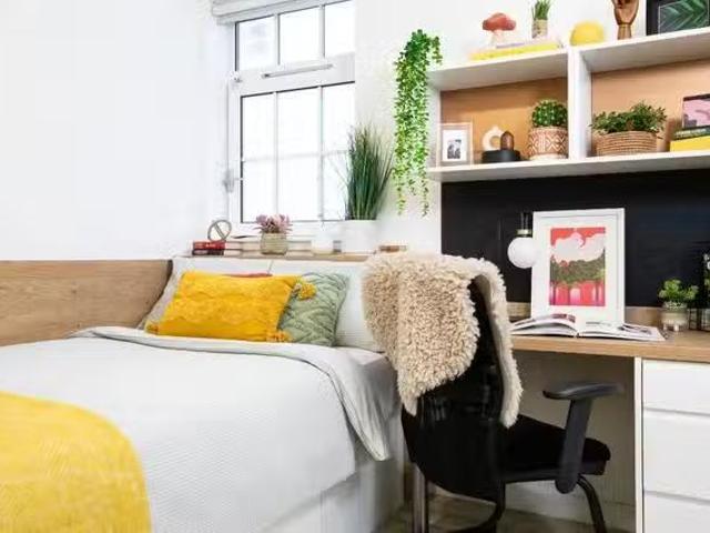 Rental! 1 BR Walmsley Studios Premium Range 1 Twin Studio