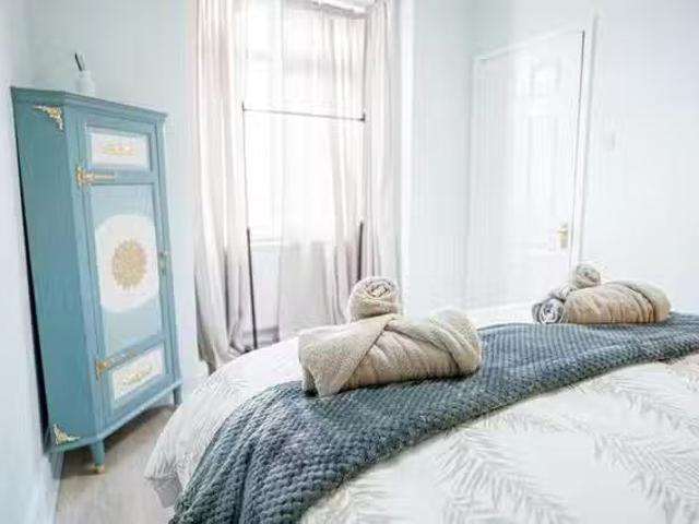 Cheap 1 BR Warberry Road, London
