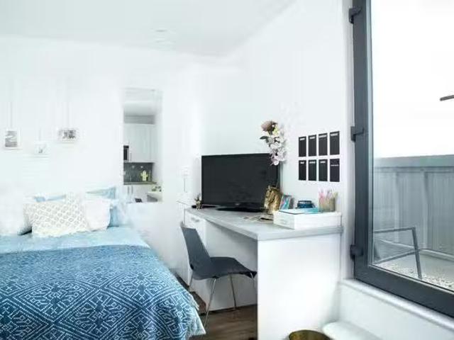 Just in! 1 BR The Bridge Phase II Classic Ensuite