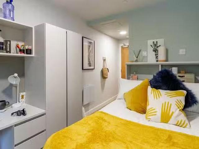 For Rent! 1 BR The Refinery, Leeds Bronze En Suite