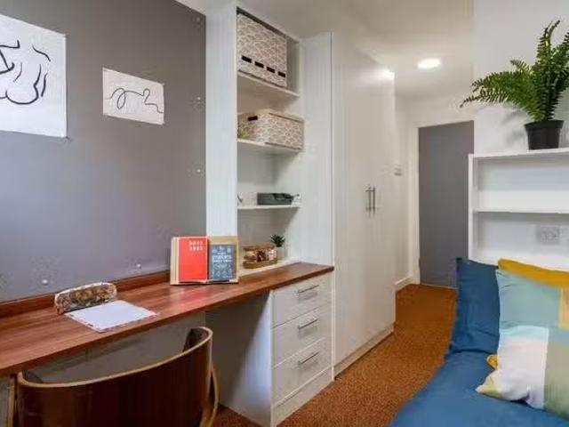 Deal! 1 BR The Shield, Newcastle Classic Bronze En Suite