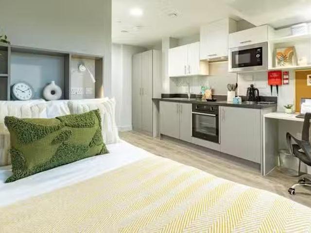 Cozy 1 BR Venue Studios Bronze Studio