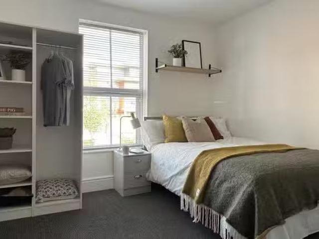 Cozy 1 Room 47 Monks Road 6 Bedroom House