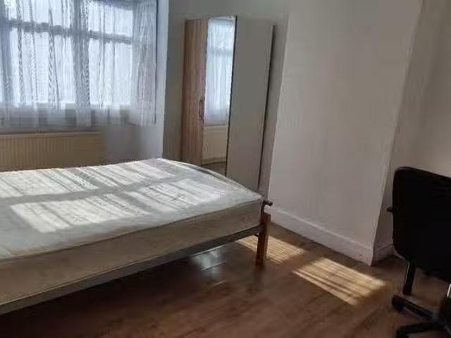 Just in! 1 Room 44 Claylane lane single bed
