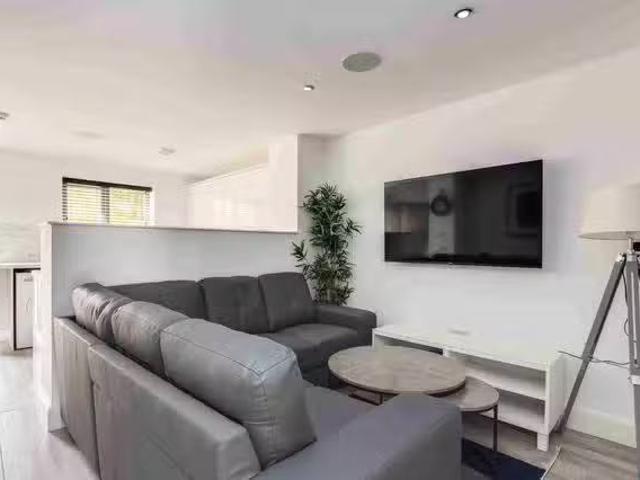 For Rent! 1 Room 18 Wellington Avenue, L15 5 Beds 2 Baths