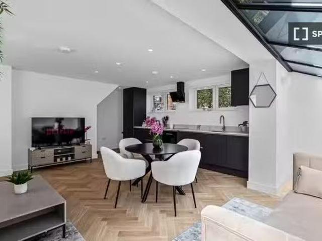 Deal! 1 Room 1 bedroom apartment for rent in Chiswick Riversid.