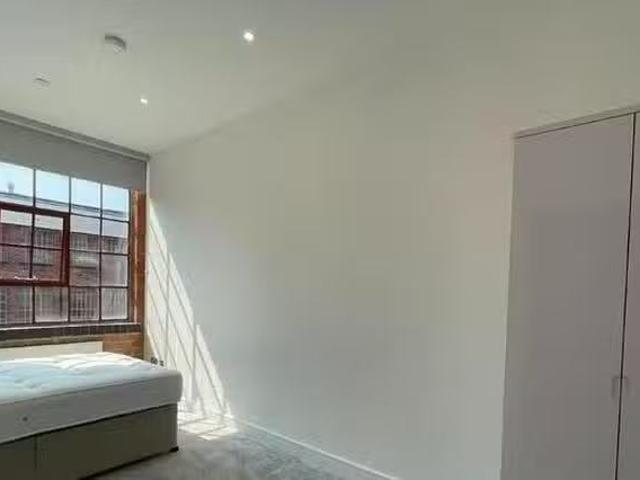 Deal! 1 Room HL 34 Vittoria Street 2 Bedroom 1 Bathroom Standa.