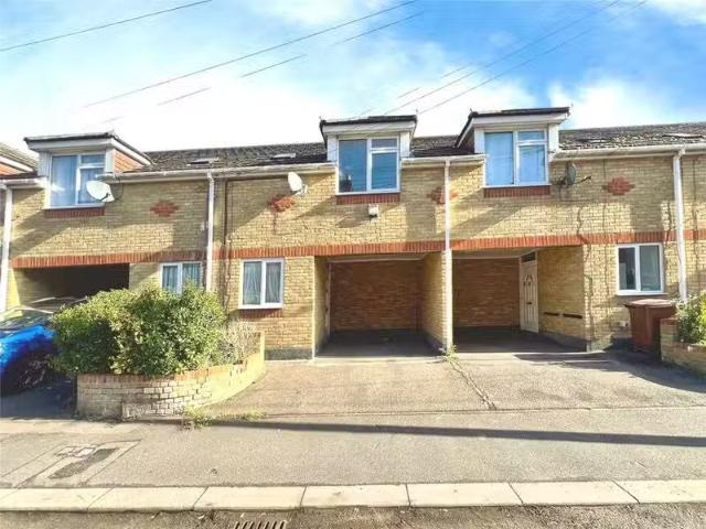 Deal! 2 BA 3 bedroom Mid Terrace House to rent, Ernest Road, C.