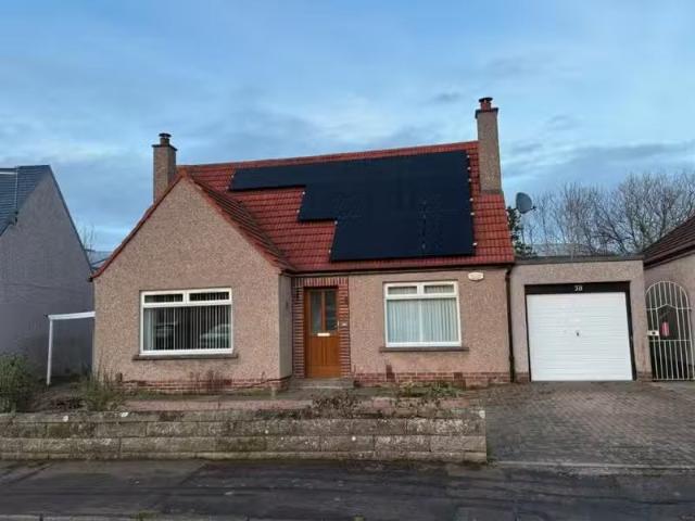 New 2 BA 3 bedroom detached house for rent in North Gyle Loan.