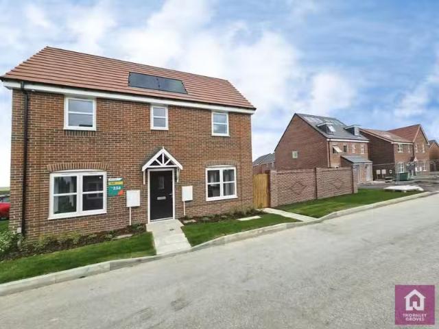 New 2 BA 3 bedroom detached house for rent in Blackthorn Grove.