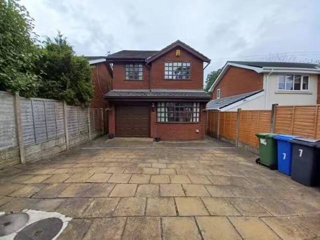 Charming 2 BA 3 bedroom detached house for rent in Garstang Ro.