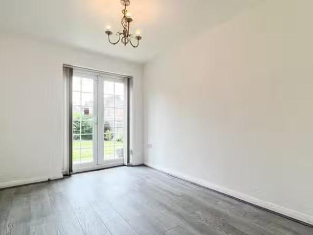 Unique 2 BA 3 bedroom detached house for rent in Harmonds Wood.