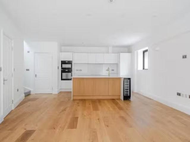 Cheap 2 BA 3 bedroom detached house for rent in The Grove Coul.