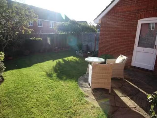 Charming 2 BA 3 bedroom Detached House to rent, Balsan Close.