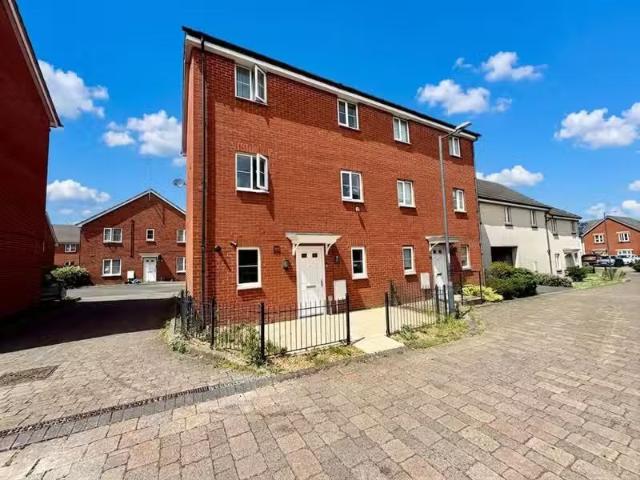 Rental! 2 BA 3 bedroom end of terrace house for rent in Horfie.