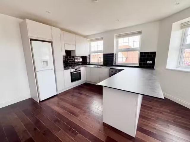 Unique 2 BA 3 bedroom flat for rent in Christchuch Road, BH7