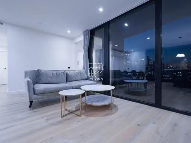 Deal! 2 BA 3 bedroom flat for rent in Emery Wharf, London, E1W