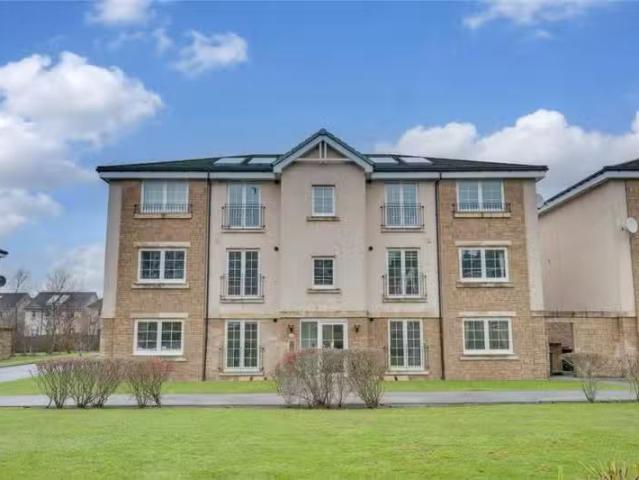 Cozy 2 BA 3 bedroom flat for rent in Mackie Place, Elrick, AB32