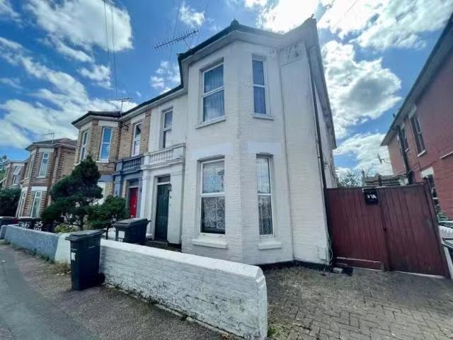 New 2 BA 3 bedroom flat for rent in P01409 Student Three Bedr.
