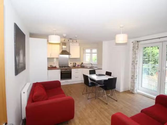 Deal! 2 BA 3 bedroom Flat to rent, The Hub Stoneylands Road, E.