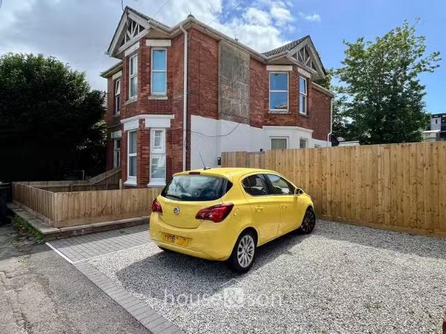 Deal! 2 BA 3 bedroom ground floor flat for rent in Belvedere R.