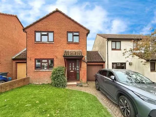 Cozy 2 BA 3 bedroom Link Detached House to rent, St. Margarets.