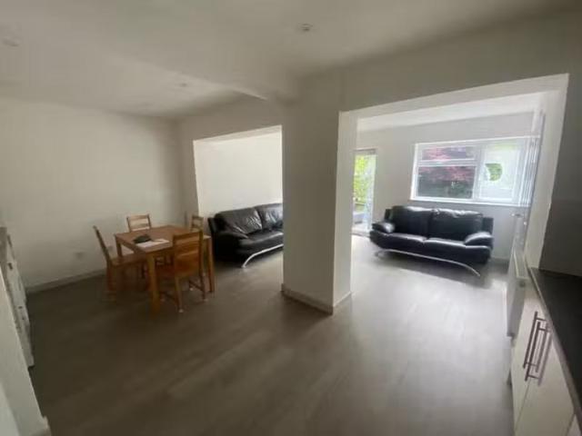 New 2 BA 3 bedroom semi detached house for rent in 3 Bedroom S.
