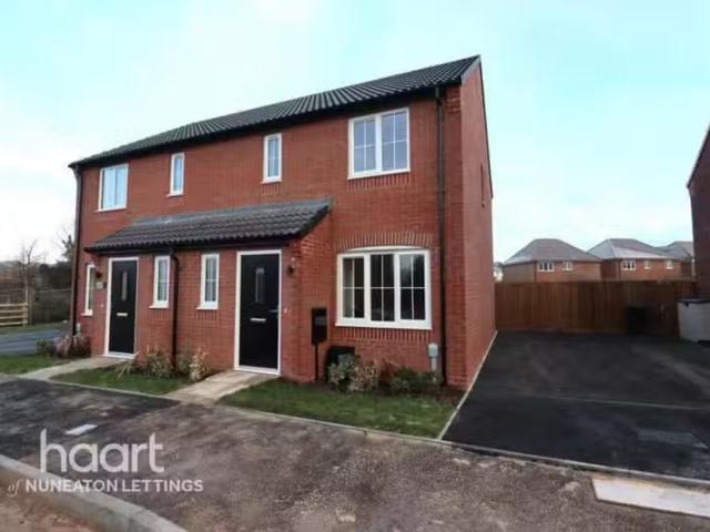 Unique 2 BA 3 bedroom semi detached house for rent in Caesar D.