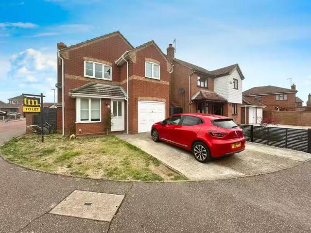 Just in! 2 BA 3 bedroom semi detached house for rent in Beaumo.