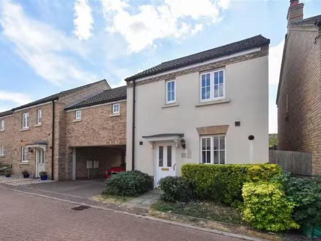 Nice 2 BA 3 bedroom semi detached house for rent in Briar Grov.