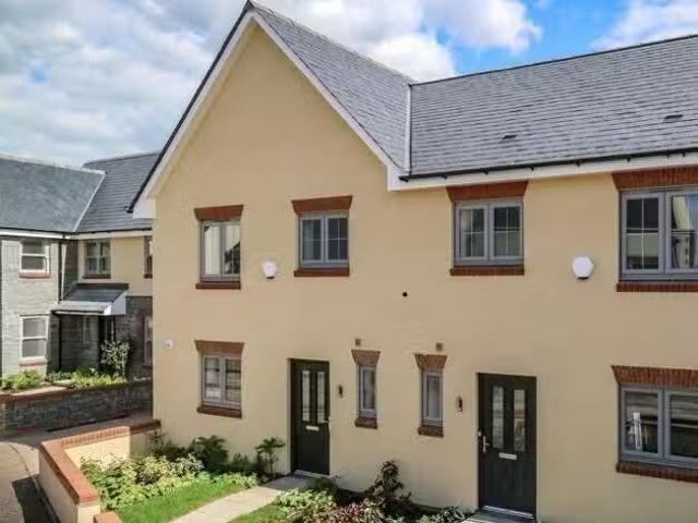 Nice 2 BA 3 bedroom semi detached house for rent in Dabinett D.