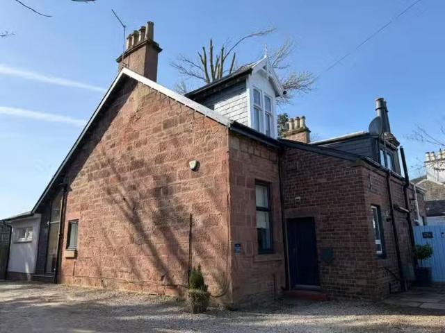 Charming 2 BA 3 bedroom semi detached house for rent in East S.