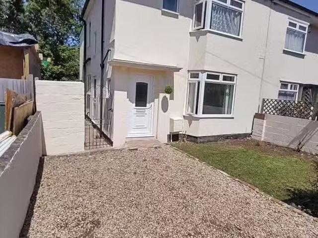 Nice 2 BA 3 bedroom semi detached house for rent in Lakewood C.