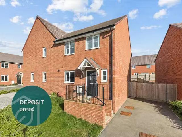 Deal! 2 BA 3 bedroom semi detached house for rent in Leaf Livi.