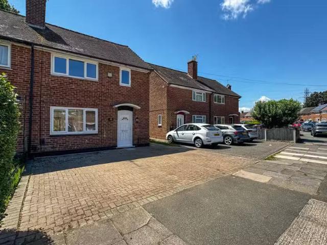 Cheap 2 BA 3 bedroom semi detached house for rent in Middle Ac.