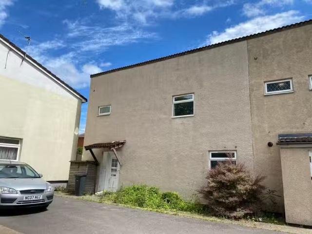 Nice 2 BA 3 bedroom semi detached house for rent in Novers Lan.