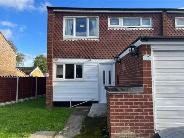 New 2 BA 3 bedroom semi detached house for rent in School Lane.