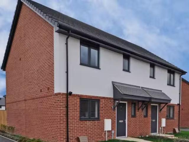Nice 2 BA 3 bedroom semi detached house for rent in Spindle Wa.