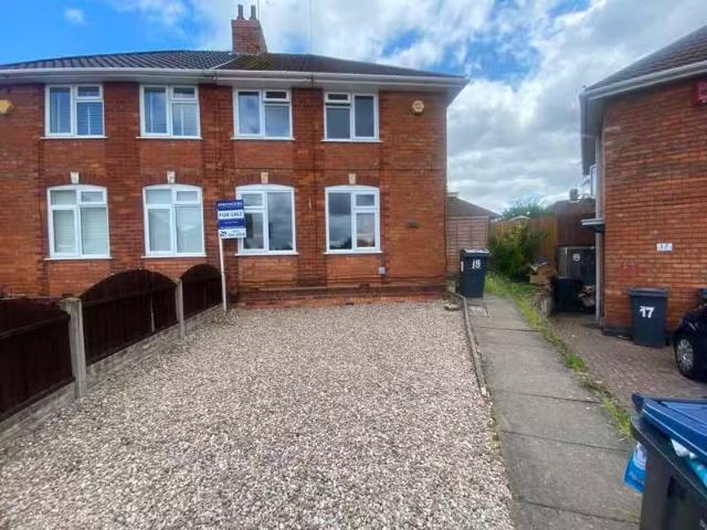 New 2 BA 3 bedroom semi detached house for rent in stanway gro.