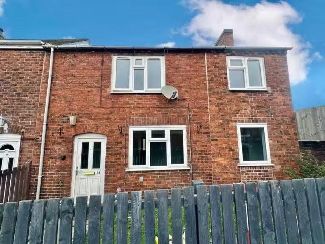 Cozy 2 BA 3 bedroom semi detached house for rent in Wall Stree.